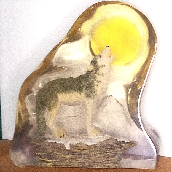 Lucite Reversed Carving | Accents | Lucite Reversed Carved Wolf ...